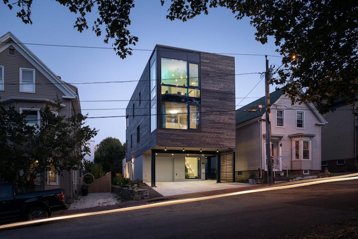 Luxury Modern Home With Casco Bay View Roofdeck - Portland, ME