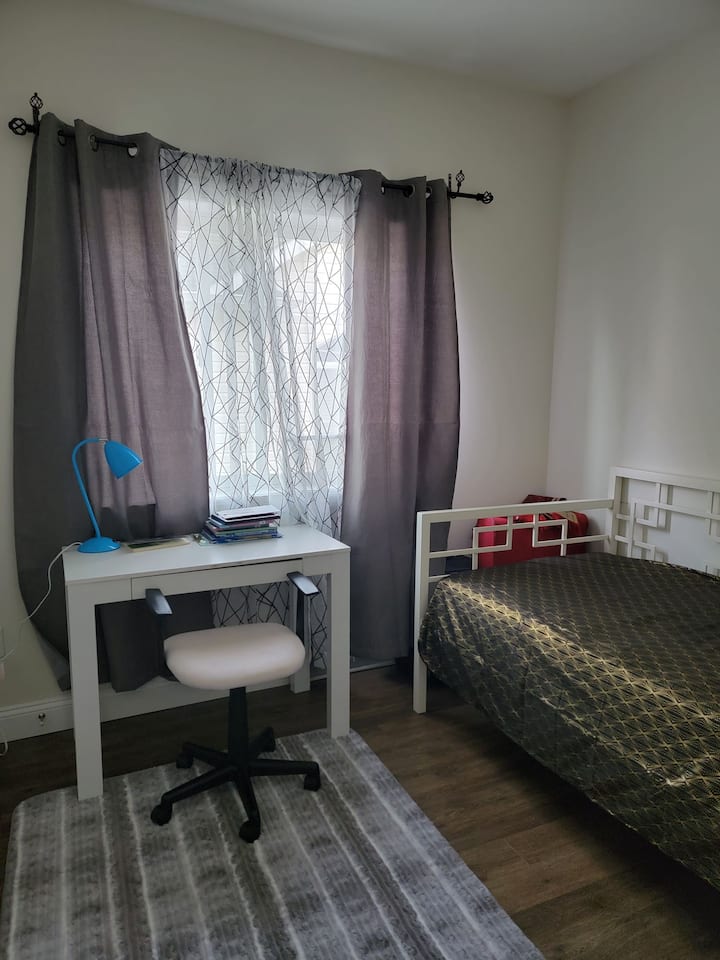 Small Room - Staten Island, NY