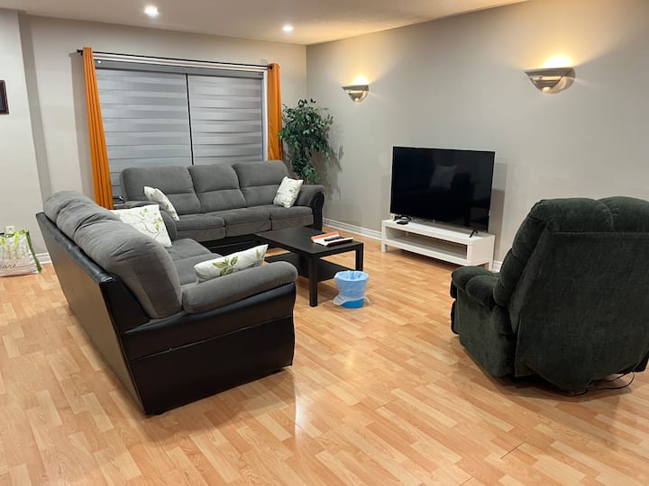 Amazing 3 Bedrooms Home In Niagara Falls Canada - Niagara Falls