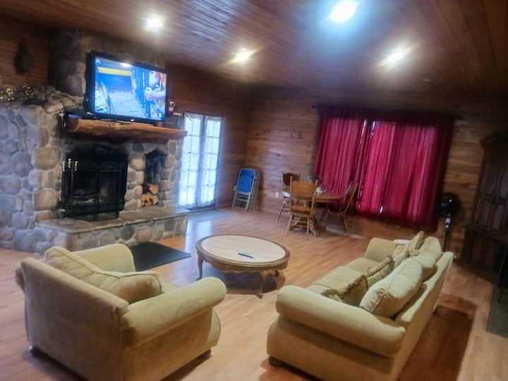 Christy's Cabin - Eureka Springs, AR