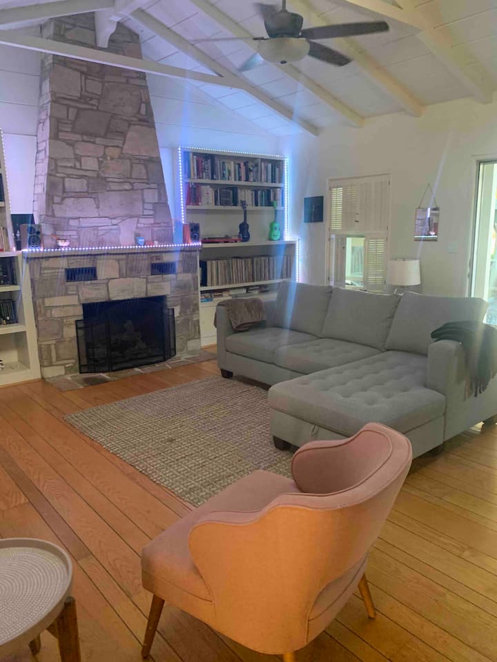 Family Friendly, Walk To Fairgrounds *30day* Min - Monterrey, CA