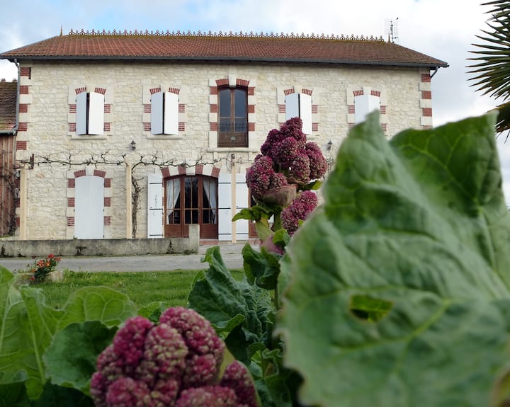 Corps De Ferme , Port De Mortagne . - Charente-Maritime