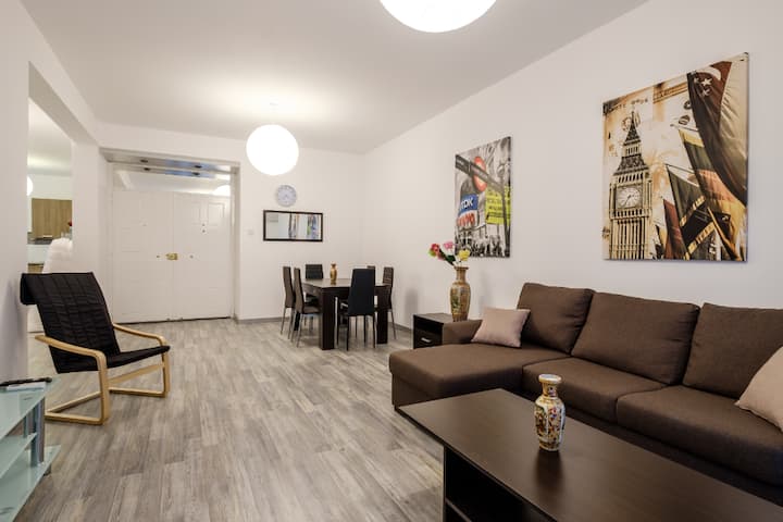 Central *2br * 85sq M *250 M To Beach *Renovated - Larnaca