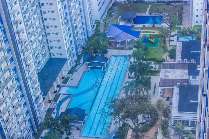 Grass 1 Bdr Condo W/ Fastpldtwifi, 50”tv W/netflix - Quezon City