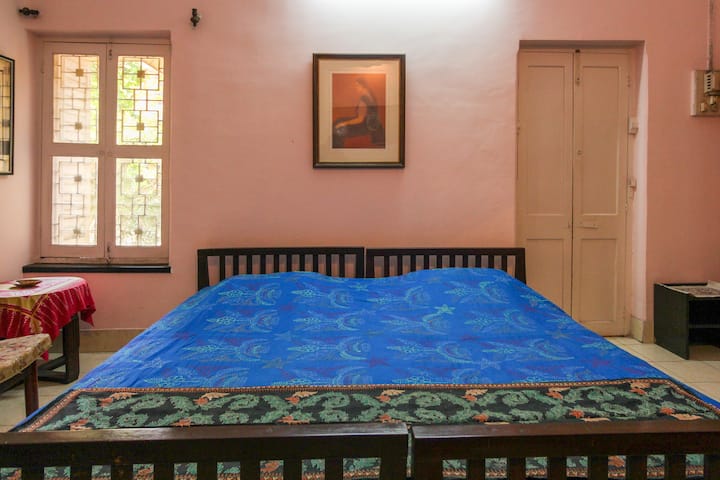 Ground Floor In Sunny Garden House - Kolkata