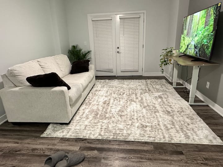 Modern Long Stay River Front Private Apt - Elkhart, IN