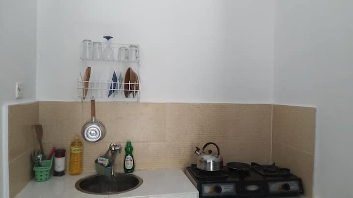 Backpakers Room No 5 W/stove Near Sanur Beach - Sanur