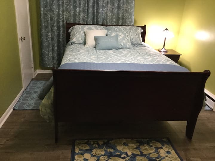 3 Bedroom Home-4km To Downtown- Ac, Parking, Wifi - Moncton