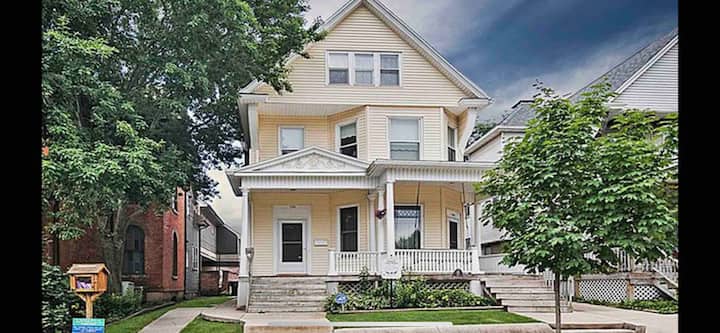 Vibingvictorian Walk Dt, The Castle& Local Dining - Bloomington