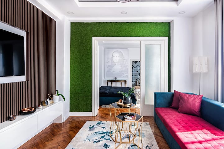 Something Old & Something New-a Millenial's Vision - Bukarest