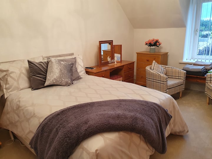Modern And Spacious Two Bedroom Flat. - Forres