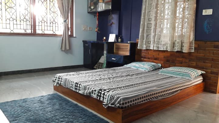 #655/b, 'Maisonette' Lion - Karwar