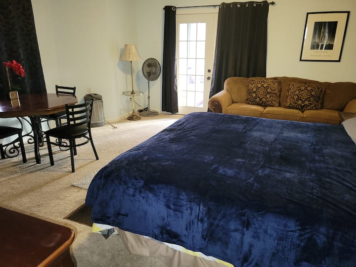 Master Suite With Sun Room, Balcony & Kitchenette - Austin, TX