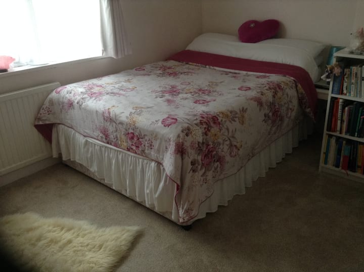 Cosy Bedrooms In Pretty Village - Corby