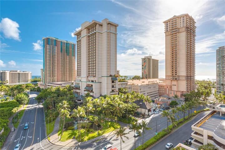 Across Hilton Village 2bd/2bath - A Free Parking - Honolulu