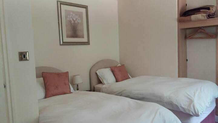 Twin Room In Louth, Lincolnshire - Louth