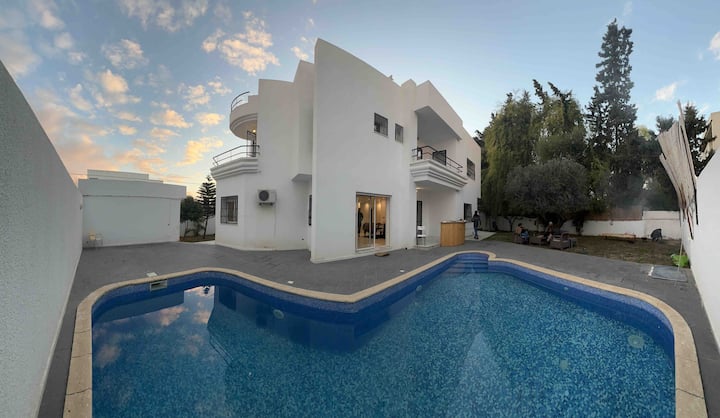 Spacious & Aesthetic Pool Villa - Tunis