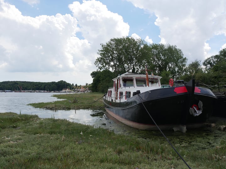 Houseboat On The Lovely River Orwell, Suffolk - Harwich