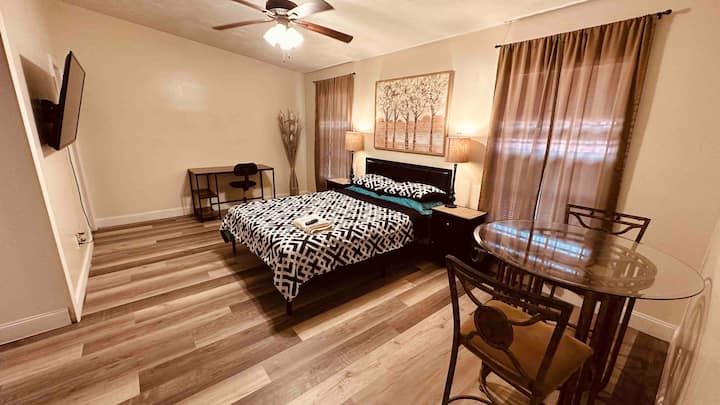 D4 Large Private Master Room & Bath W/ 55" Tv - Orlando