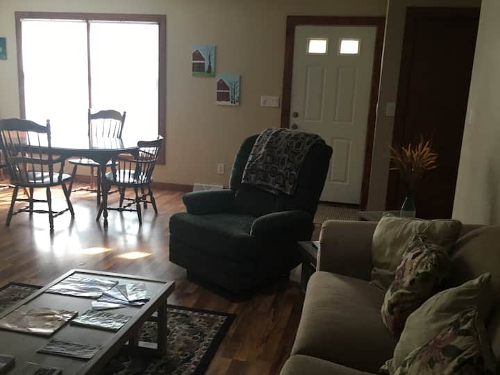 Creek Cabin Retreat•3br Getaway - Ashton, IL