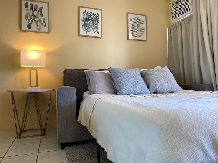 Modern Suite In Central Waikiki,  Lanai /W Parking - Honolulu