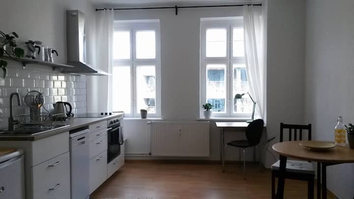 Helle Und Ruhige 2 Zimmerwohnung - Berlim