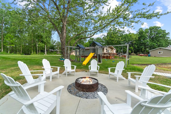 New! 5br Lake Escape Family Staycation |Sleeps 12+ - Fremont, IN