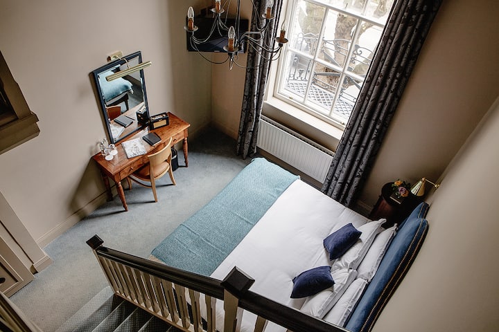 Georgian Style Mezzanine Room Close To City Centre - Dublin