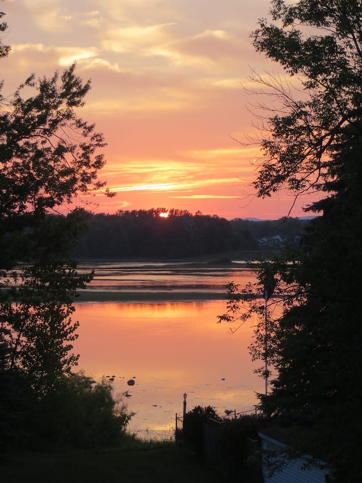 Immense Demeure Moderne Sur Le Bord De L'eau ! - Pointe-Claire