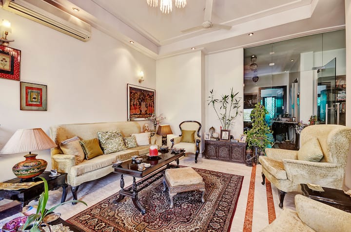 The Red Room Guest Favourite Homestay In New Delhi - New Delhi