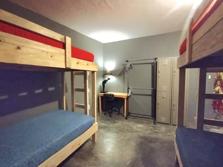 Cama "Q". Dormitorio Mixto Barrio Antiguo. (Abajo) - Monterrey