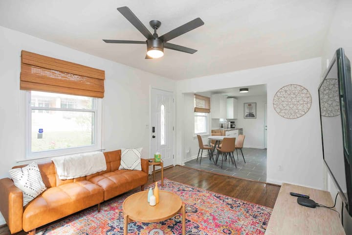 Adorable Cottage In Donelson