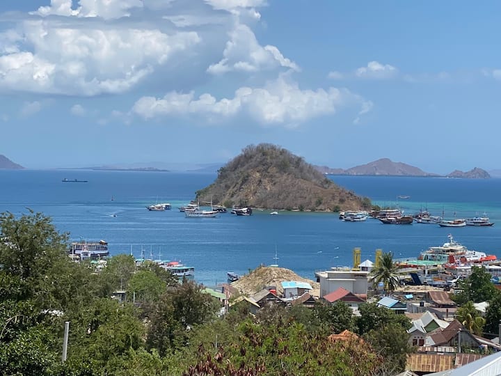 Pulau Seraya-besar Vacation Rentals & Homes - Pasir Putih, Komodo ...