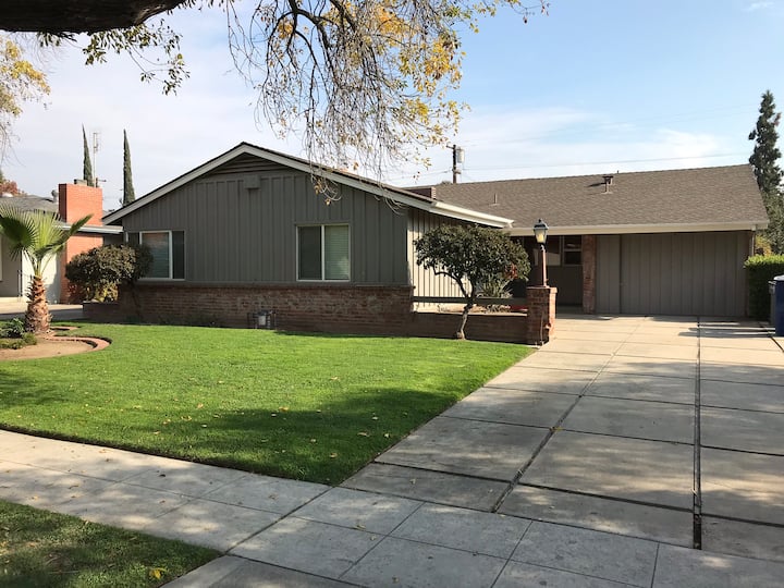 Charming Mid-century Entire Home. - Fresno, CA