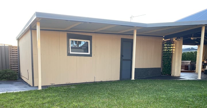 Self Contained Backyard Studio Guesthouse(1 Night) - Wollongong