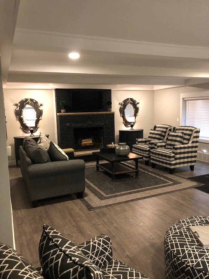 Luxury Awaits You In Sylvania/toledo! - Holland, OH