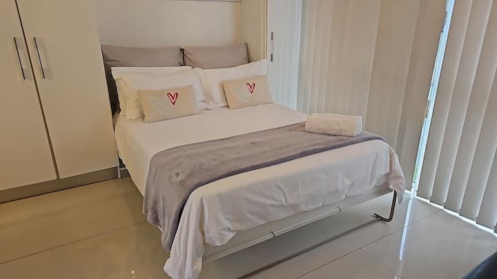 Beautiful Modern Bachelor Apartment On The Beach - Somerset West