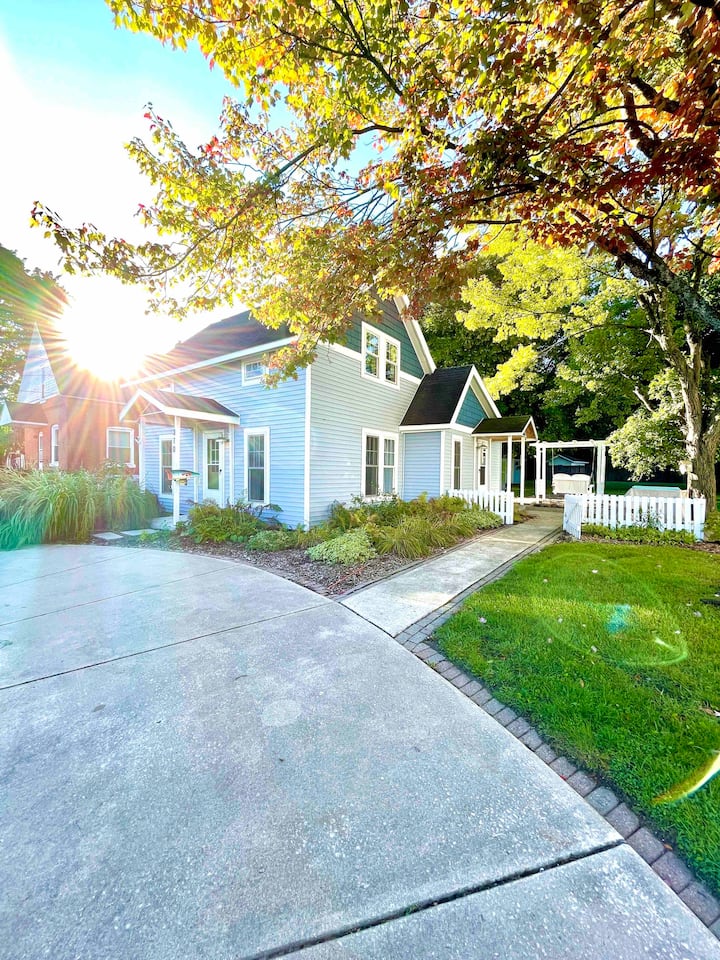 Comfortable, Convenient, & Easy 6-bed Boyne Home - Boyne City, MI