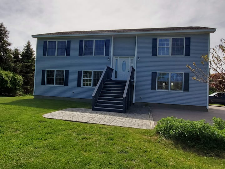 Sleeps 12, Air, 6 Beds, 2 Bath, Central Location!! - Rhode Island