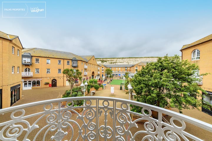 2 Bed Flat Balcony With Lovely Marina Square Views - Brighton