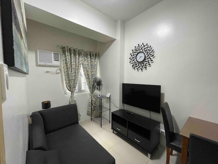 Vine Tower 1 2br Unli Wi-fi Primevids Freeparking - Quezon City