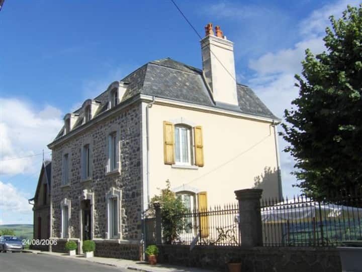Ady Pinckers / B&b8à10/résidence Hauteclair/apchon - Cantal