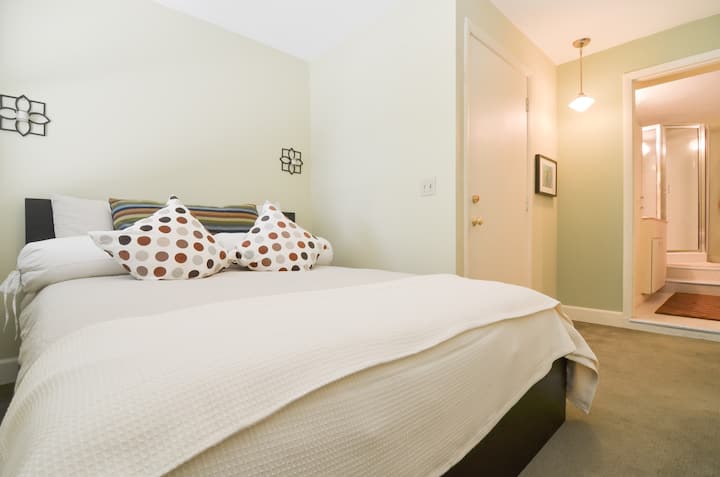 Downtown Seattle Vacation Rentals & Homes - Seattle, WA | Airbnb