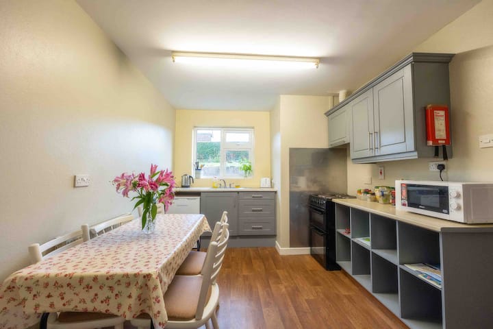 Room No.2 In Lovetts House - Dingle
