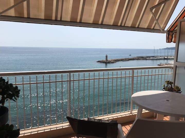 Studio Front De Mer Situé  à Menton Garavan - Mentone