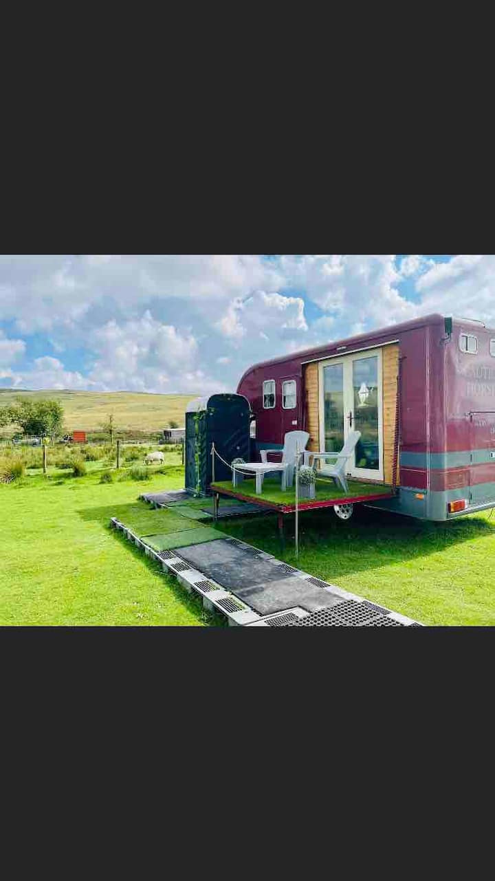 Quirky Converted Horse Lorry / Tiny House - Wales
