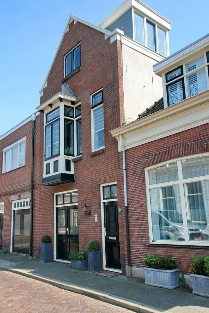 150m2 House Available During Song Festival - Vlaardingen