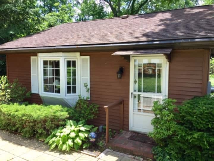 Lakeside Sunrise Guesthouse - Conneaut Lake, PA