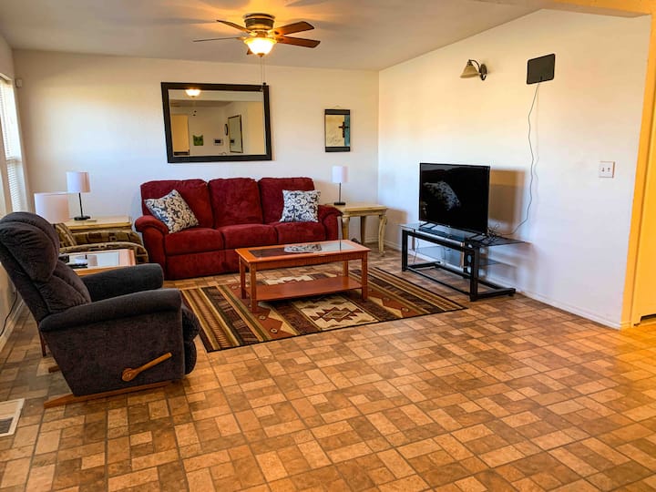 Spacious + Affordable + Pet Friendly | 4br/2ba - 러벅