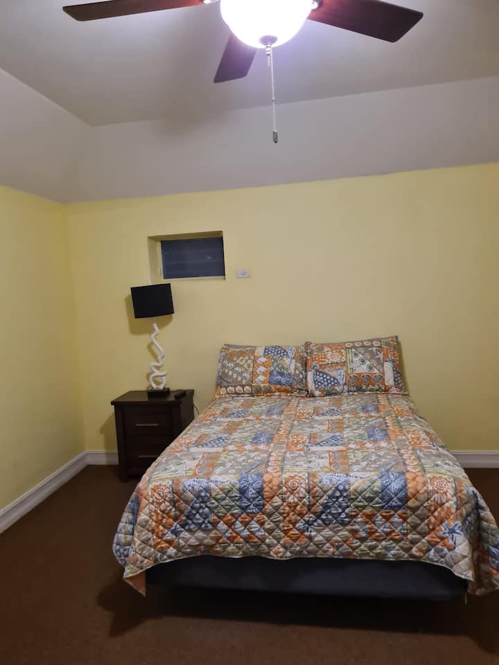 2nd Floor Large Studio With Pool - Bermuda